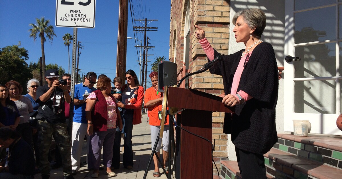 Senator Boxer wants oil plant tied to noxious fumes to halt operations ...