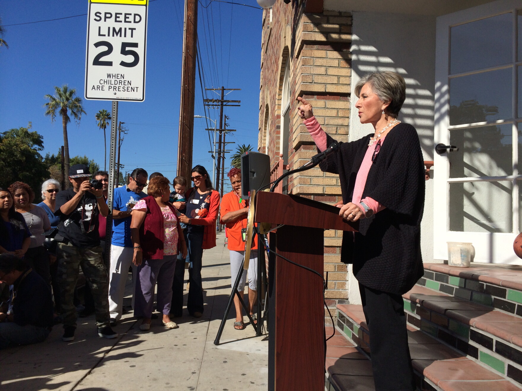 Senator Boxer wants oil plant tied to noxious fumes to halt operations ...