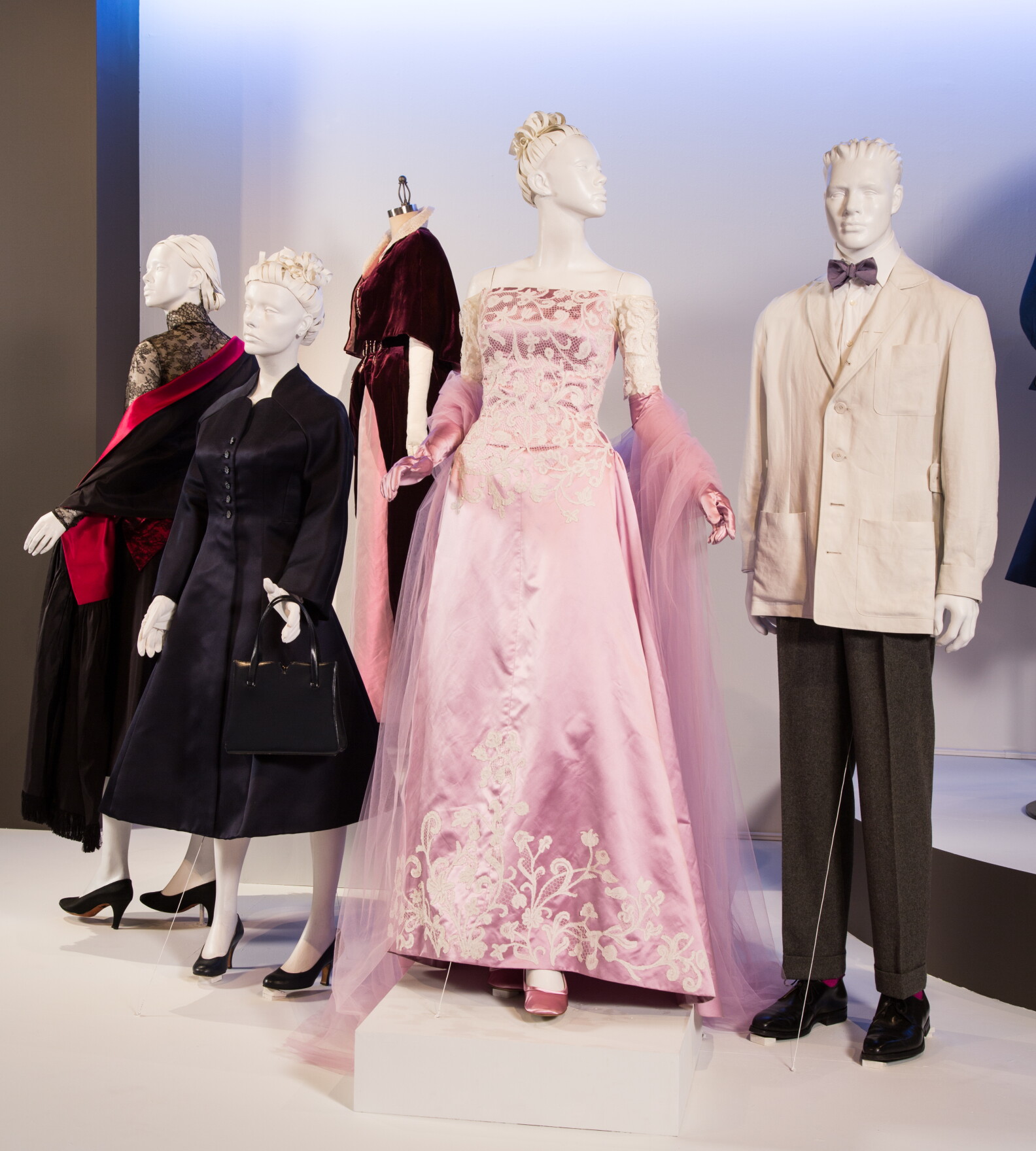 These Oscar-nominated costumes are the reel winners | LAist