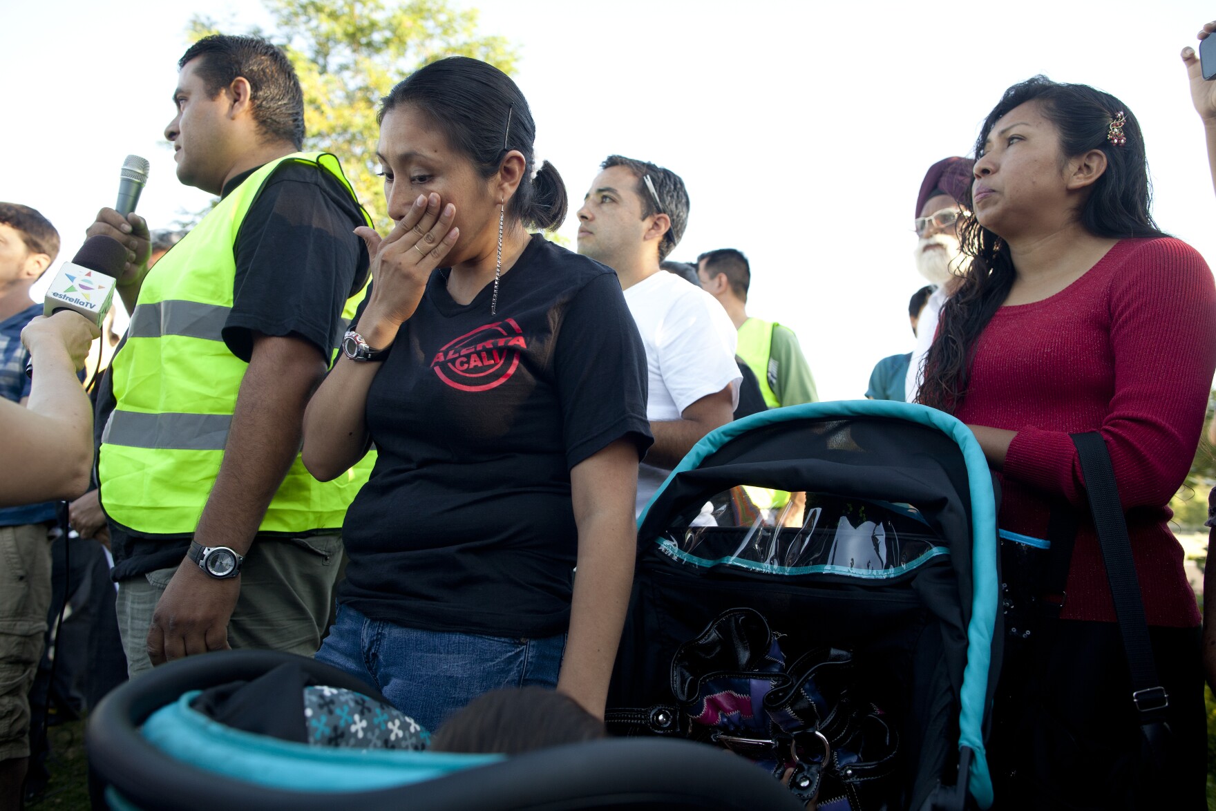 Immigration protesters face off at Murrieta City Hall, Border Patrol ...