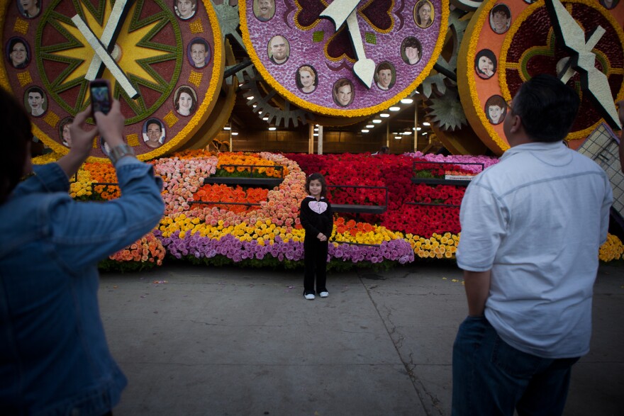 Donate Life float hopes to inspire people to become organ donors | LAist