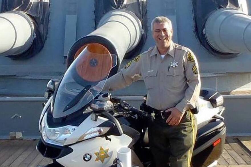 Off-duty deputy fatally struck on freeway | LAist