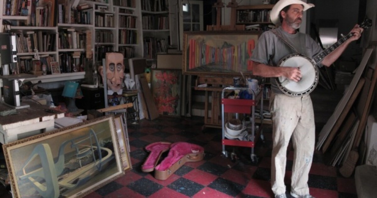 Wayne White has a way with words, and now a one-man stage show | LAist