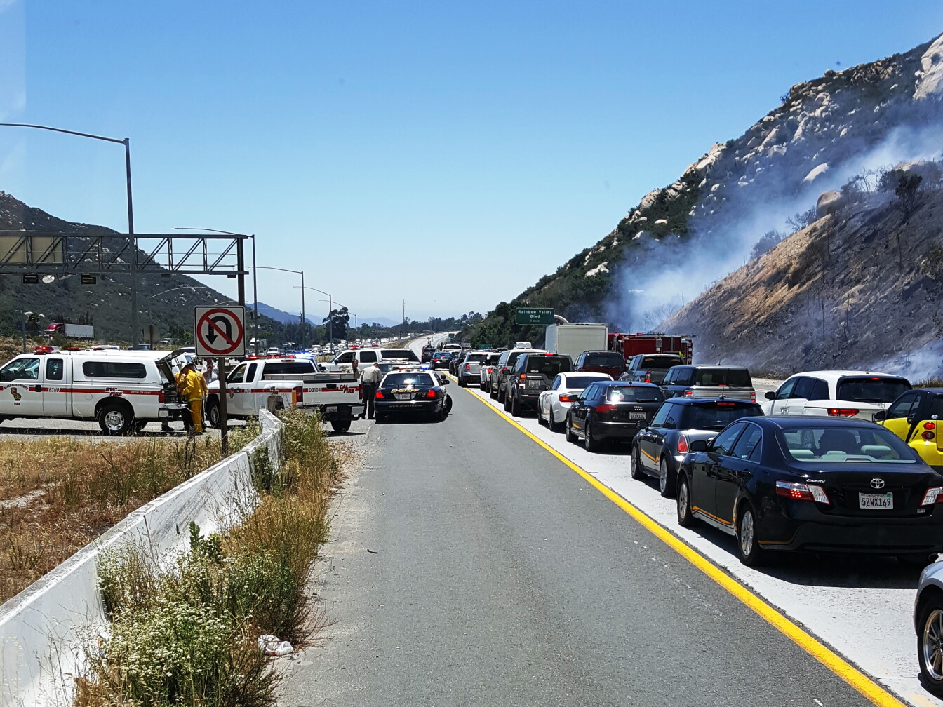 Temecula Fire burns near I-15 Freeway, creates major traffic jam | LAist