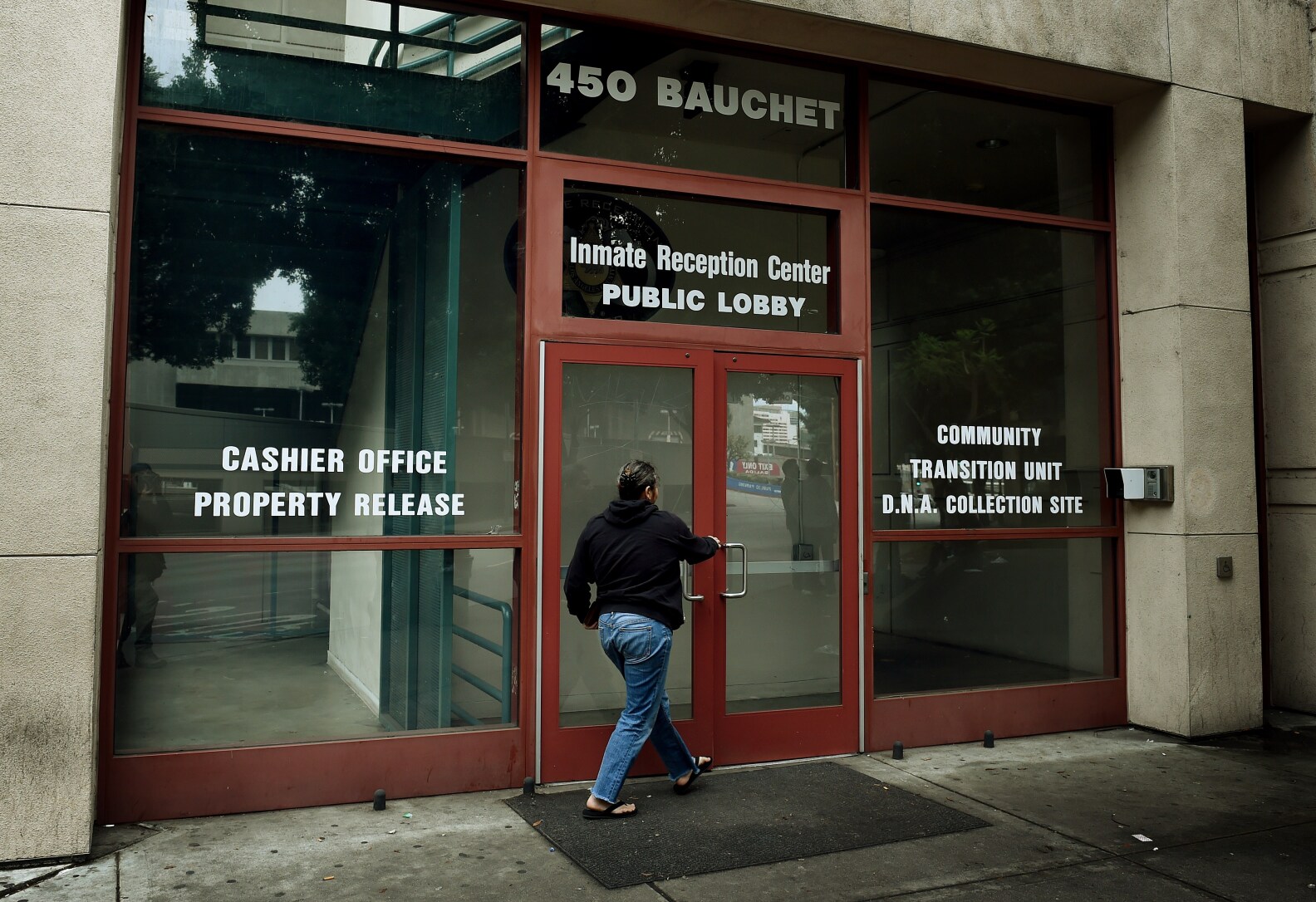 Should CA reform its cash bail system for low income defendants? | LAist