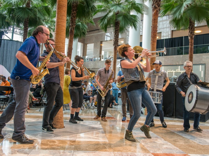 Bang on a Can brings Brian Eno's 'Music For Airports' to a US airport ...