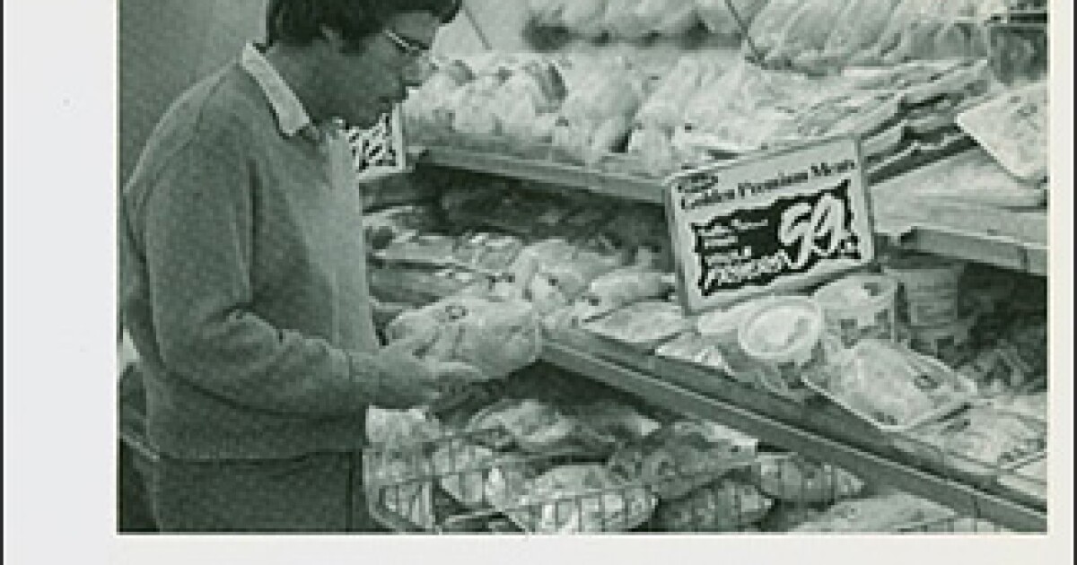 Blinky the Friendly Hen | LAist