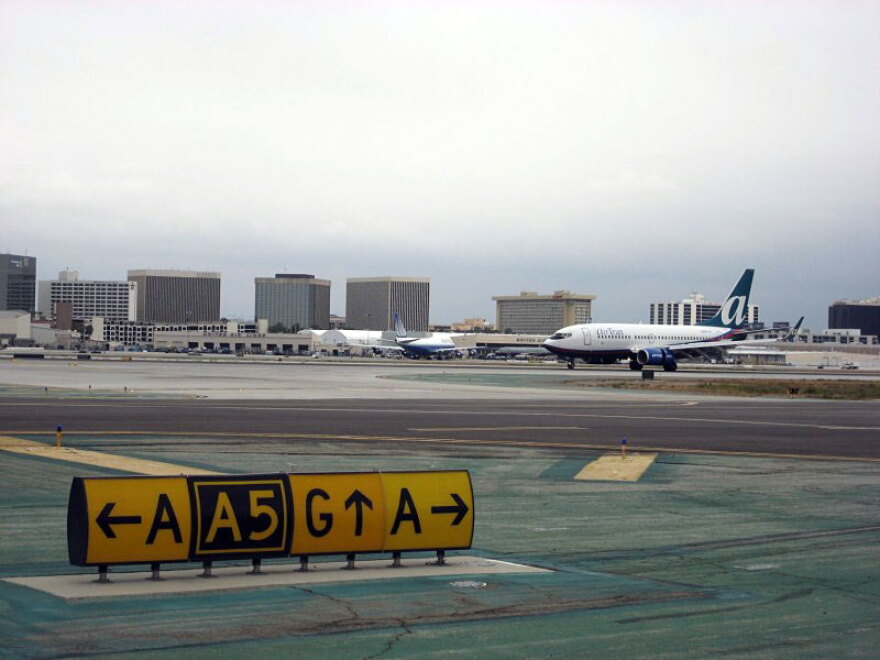 New stop light system at LAX aims to prevent close calls | LAist
