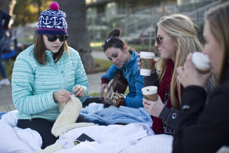 Rose Parade 2015: Thousands brave cold; float winners announced | LAist