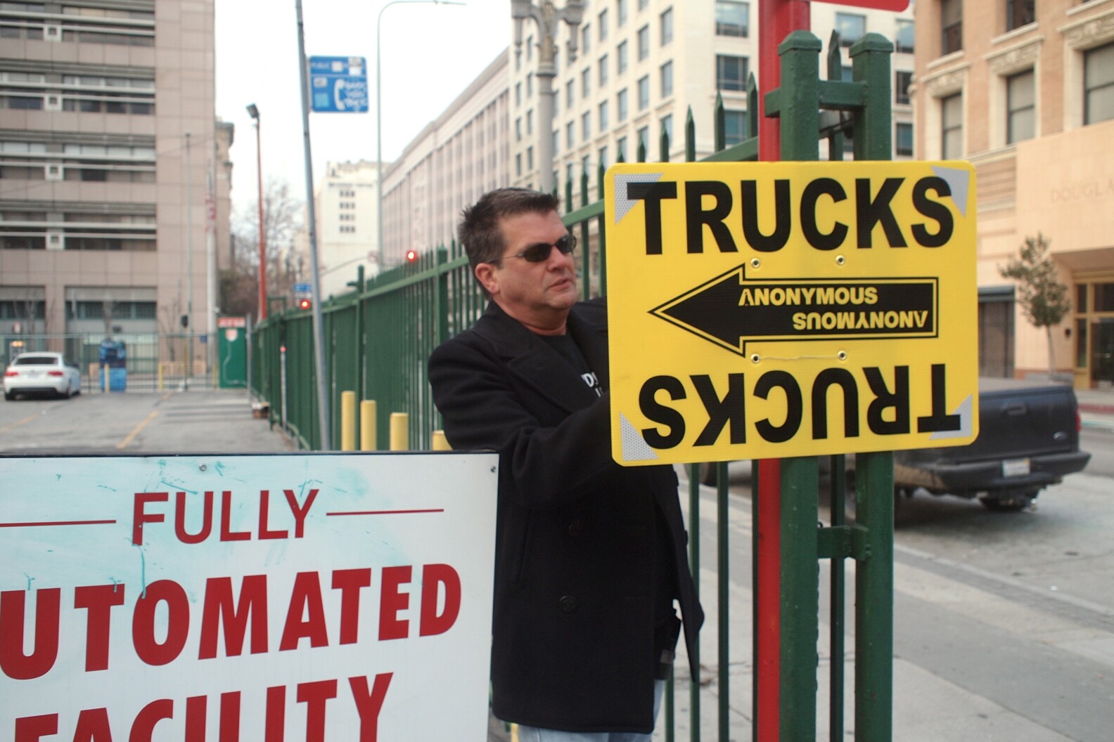 The story behind LA's mysterious yellow and black filming location ...