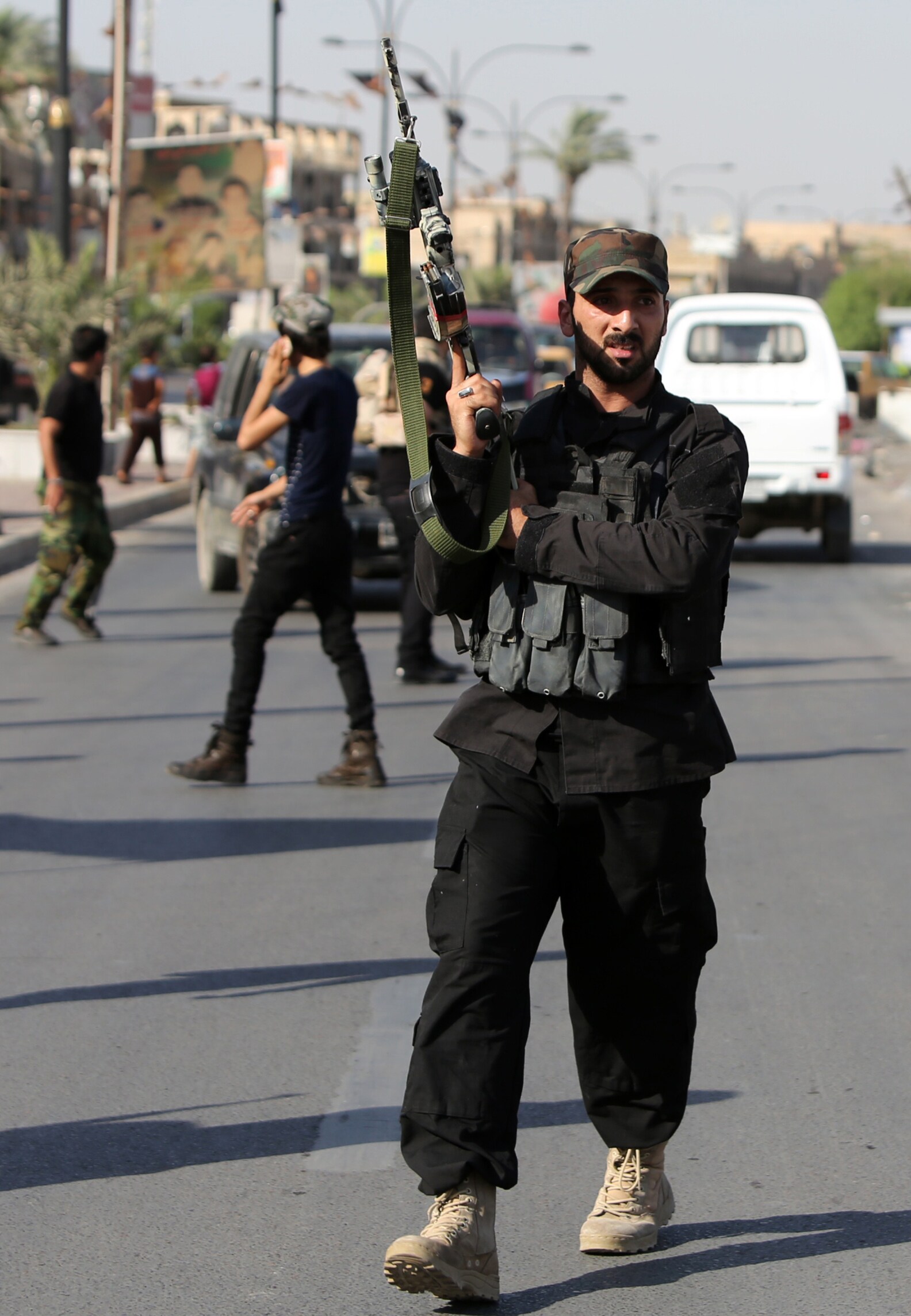 Iraqi insurgents seize more ground, global response unclear | LAist