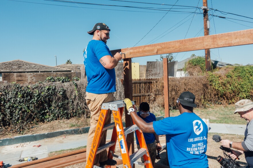 Why a volunteer platoon of military veterans showed up at a Watts ...