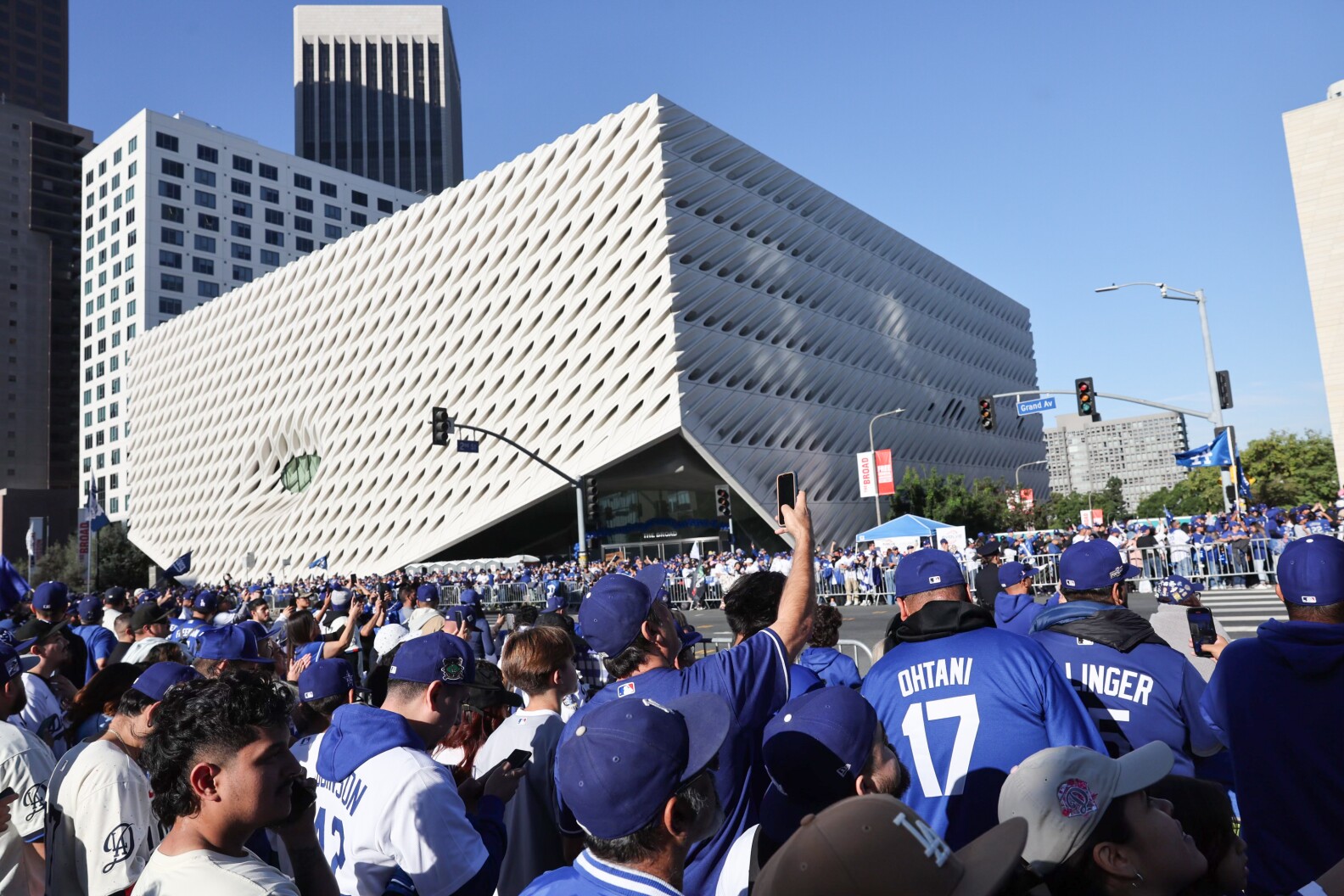 Dodgers victory parade! This is how fans celebrated L.A.'s World Series ...