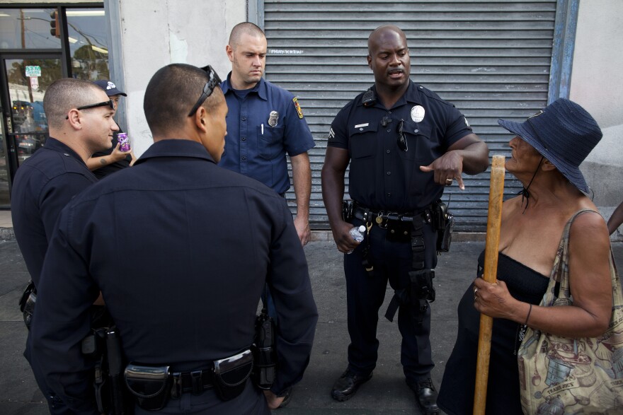 Federal report highlights LAPD community policing amid Skid Row ...