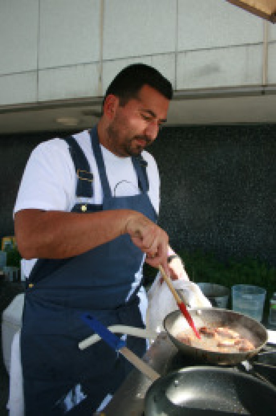 Thousands line up for food fare at LA's first food truck fest | LAist