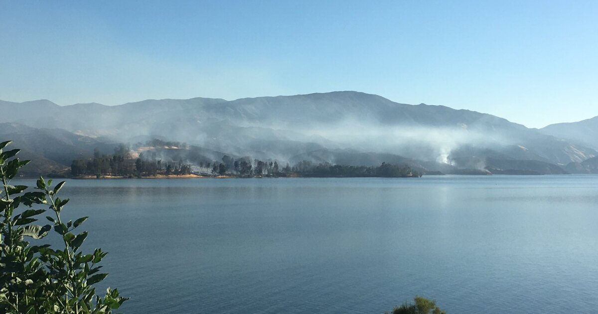 Castaic Lake fire now 800 acres, 60 percent contained | LAist